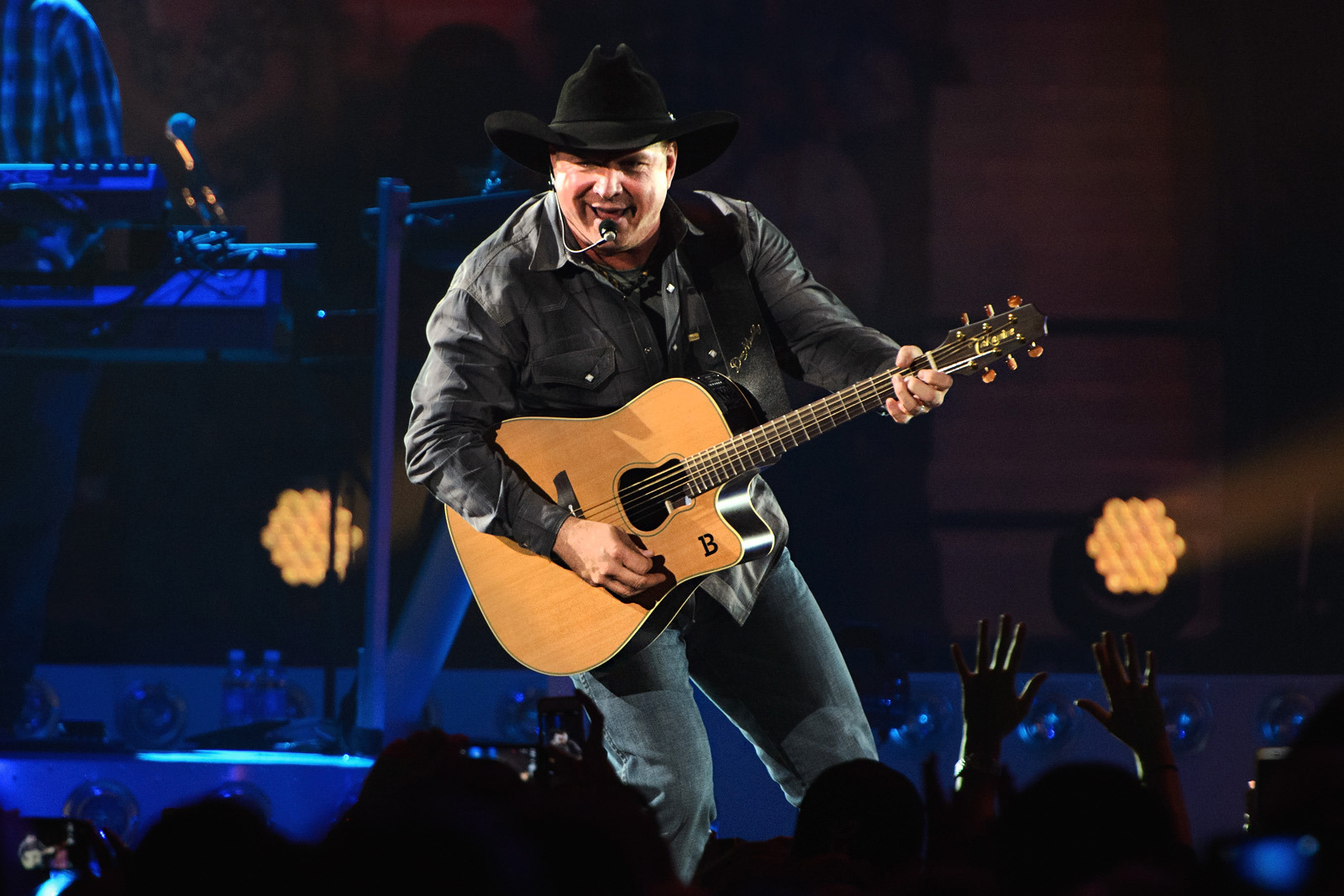 Humble Opinions: Concert Review: Garth Brooks