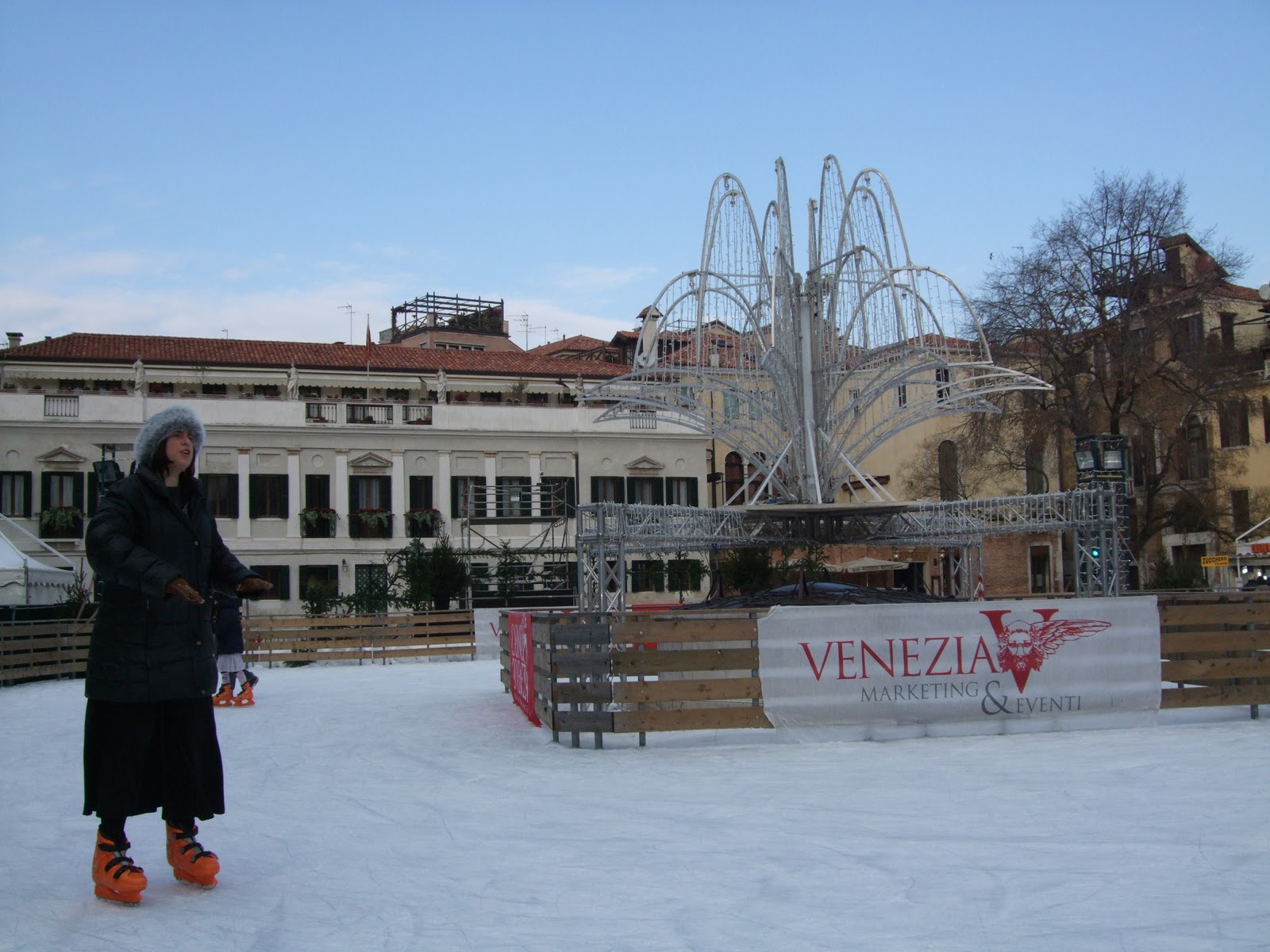 The Venice Experience: Ice skating rink open in Campo San Polo