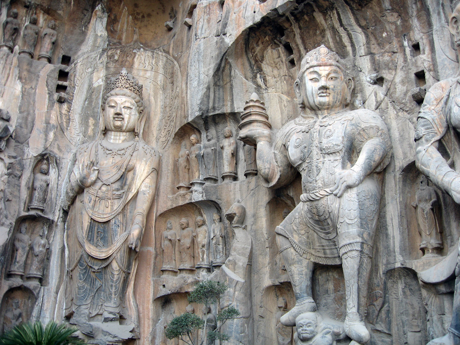 Longmen Grottoes | Exploration Exploration