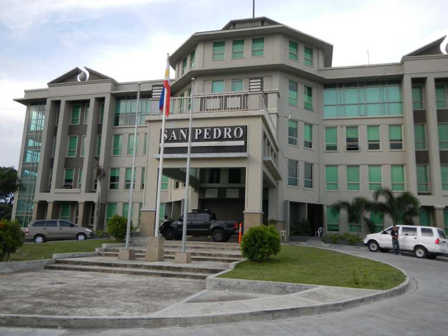 walking distance & et cetera -: City Hall in the Philippines