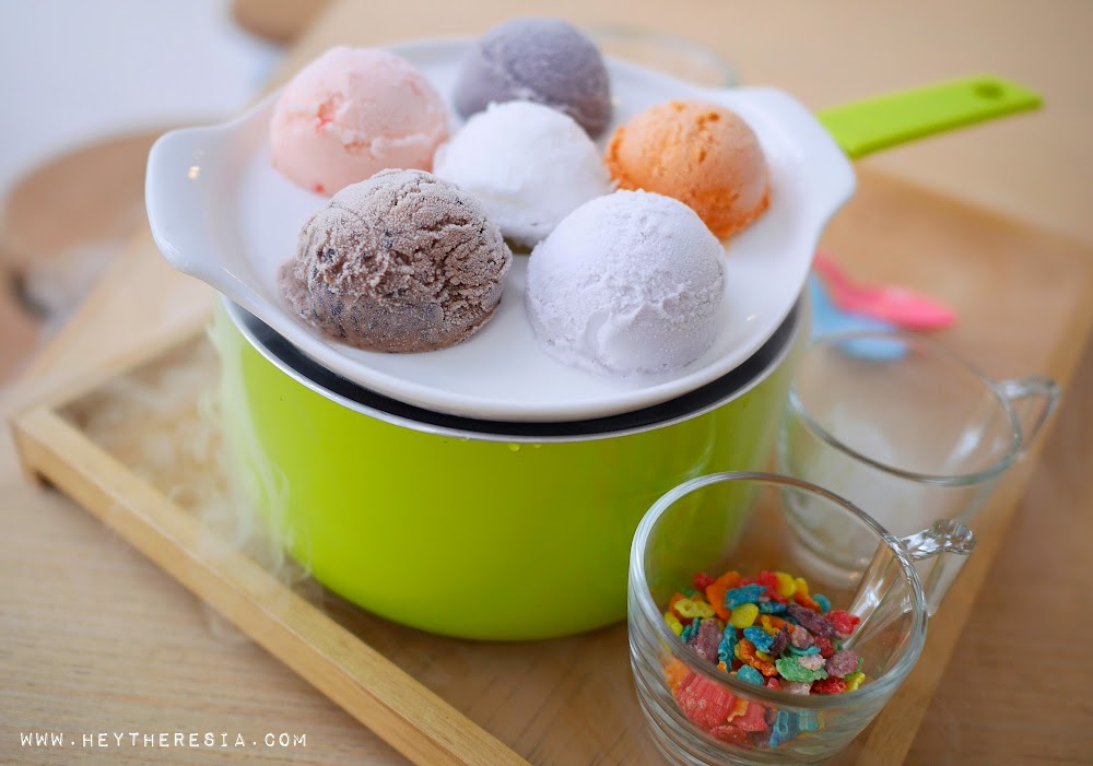 NorthPole Cafe PIK (Pantai Indah Kapuk): Home for Gelato and Cute ...