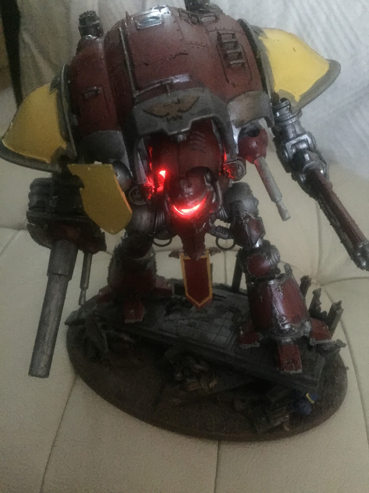 WeeMen: Imperial Knights - How to add LED lights to your Knights