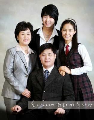 KPOP IDOL'S FAMILY PICTURES