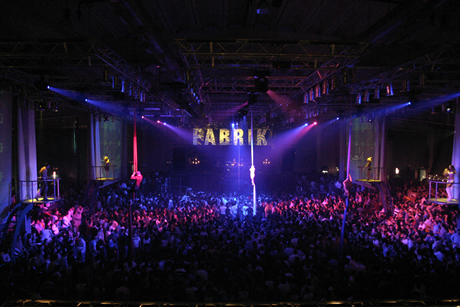 Outra layer: Festa nacional x Festa Gringa