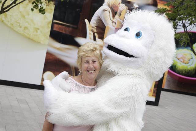 I Loved the Yeti: Yeti Loves Hugs, Apparently