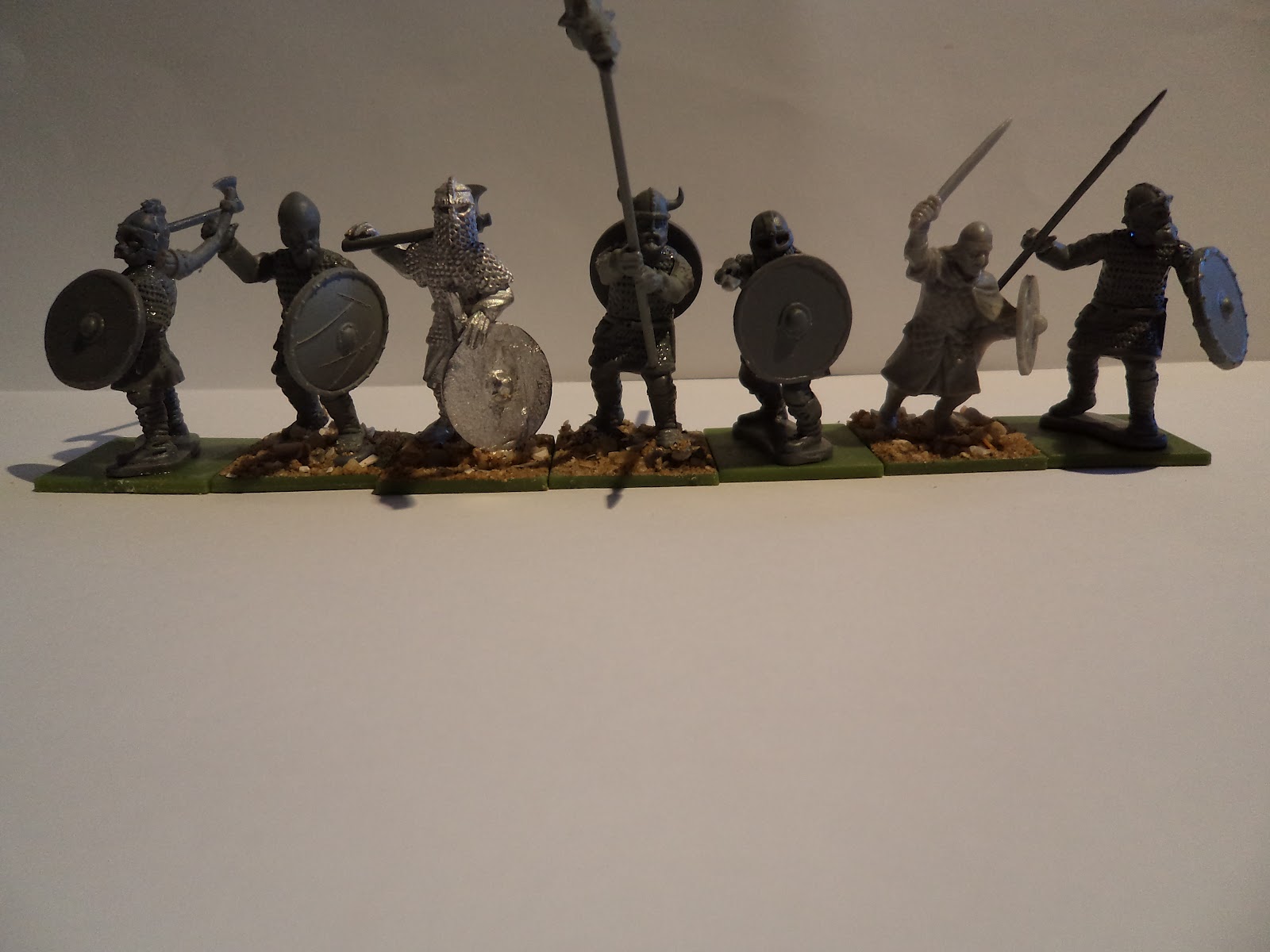 Wolves on the Tide: Scale comparison for Dark Ages 28mm plastic miniatures!
