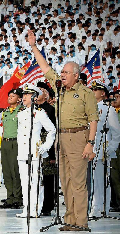 steadyaku47: SIEG HEIL! SIEG HEIL! SIEG HEIL!