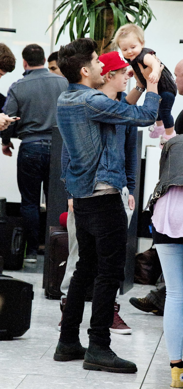 Celeb Saggers: SAGGER OF THE YEAR #6: Zayn Malik Sagging FCUK Boxers