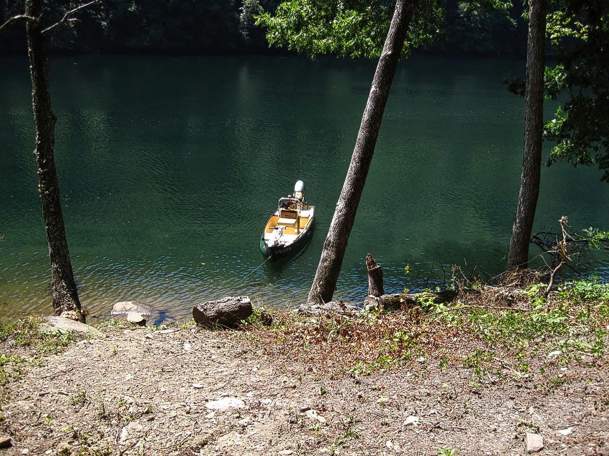 Gary's Outdoor Wanderings2: CALDERWOOD LAKE CAMPING with an irritating ...