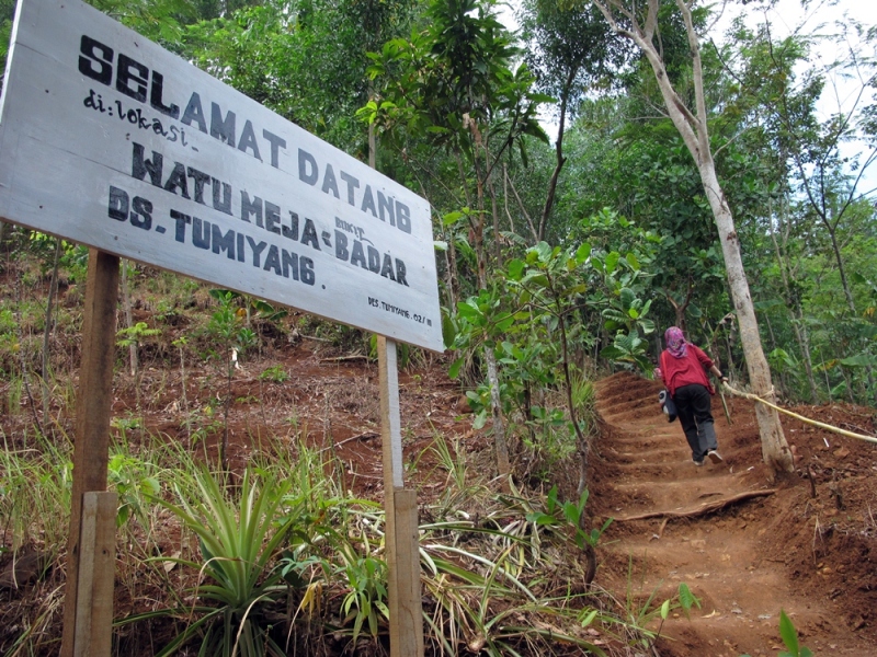 BanyumasTourist And Travel Destinations: Beauty of Mount Watu Desk ...
