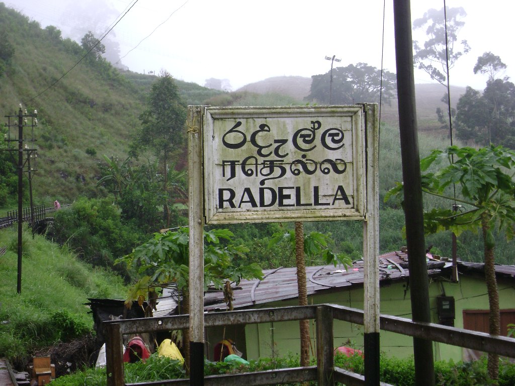 Radella railway station - podimanike