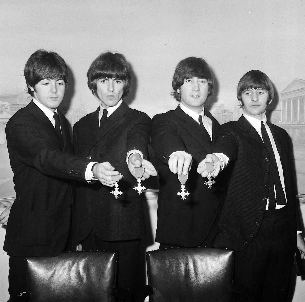 BEATLES MAGAZINE: 50 YEARS AGO TODAY: THE BEATLES RECEIVE THE MEMBER OF ...