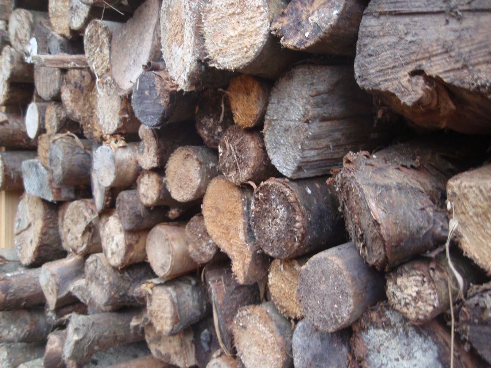 Yötön tuotoksia: Halki, poikki ja pinoon.