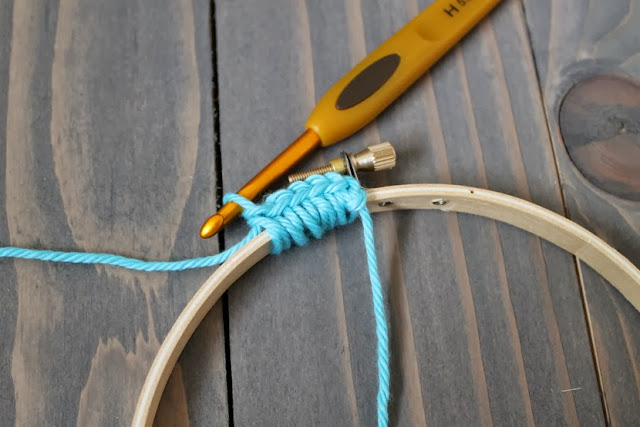 Sew Chatty: {Crochet Embroidery Hoop TUTORIAL}