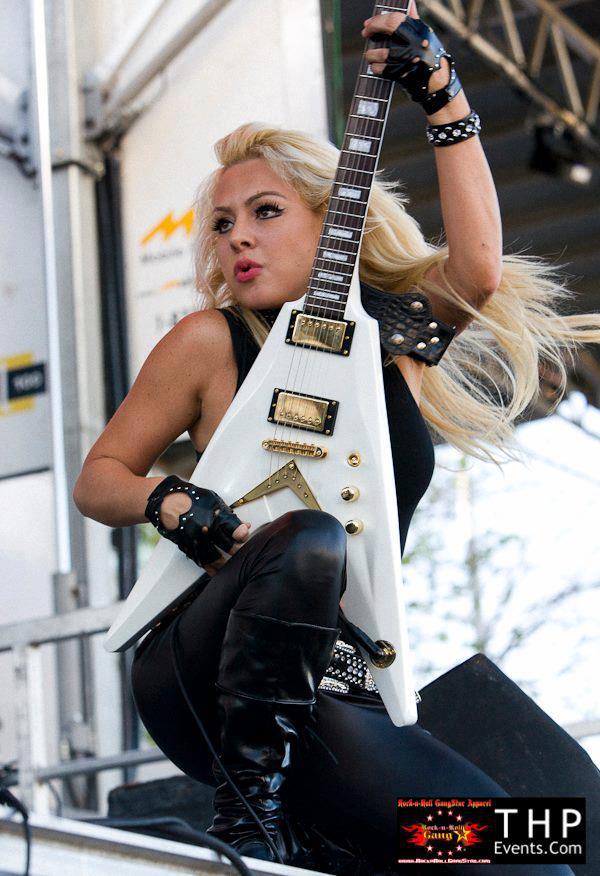 Laura V Bustillos: The Guitarist TV interview