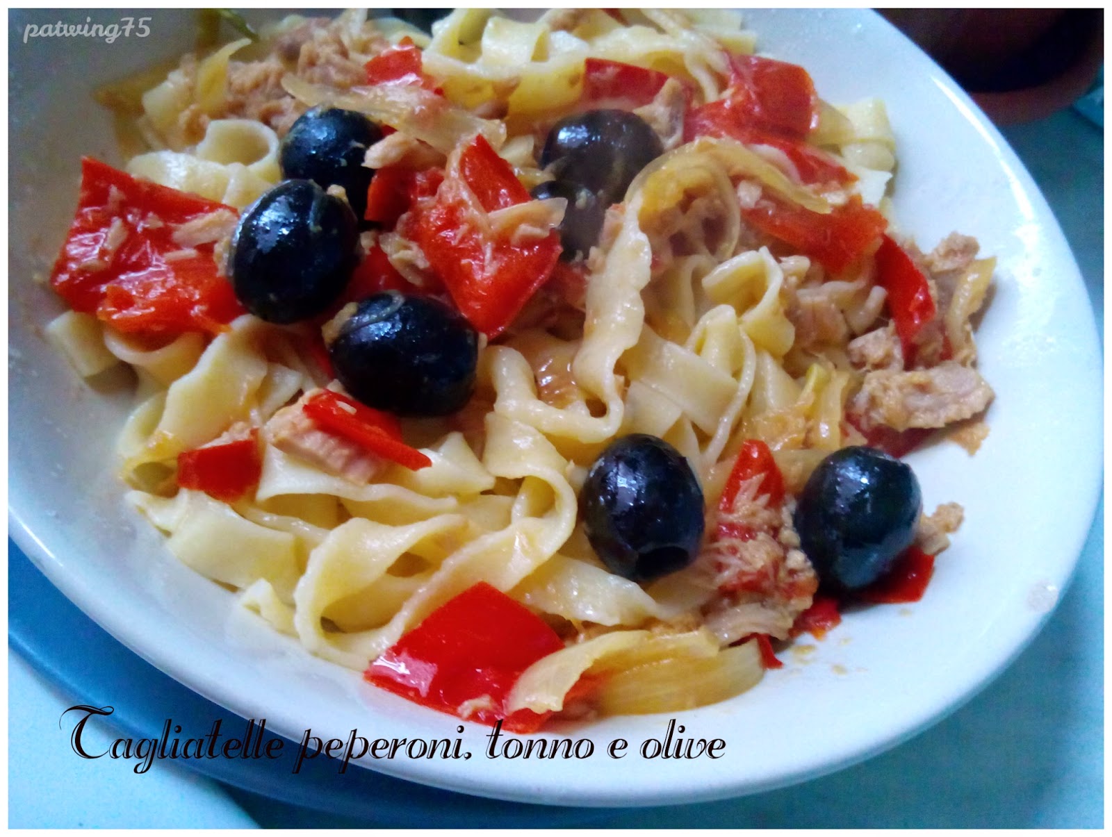 Il Bianco in Cucina: Tagliatelle peperoni, tonno e e olive