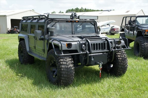 HUMME H1 1997 with "ballinrobe" coating, in case of a zombie Apocalypse ...