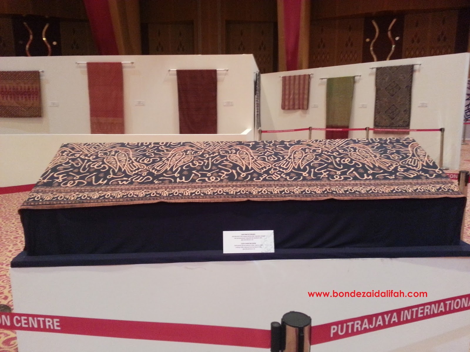 LAWATAN GLORIOUS TEXTILES OF THE ISLAMIC WORLD 2016
