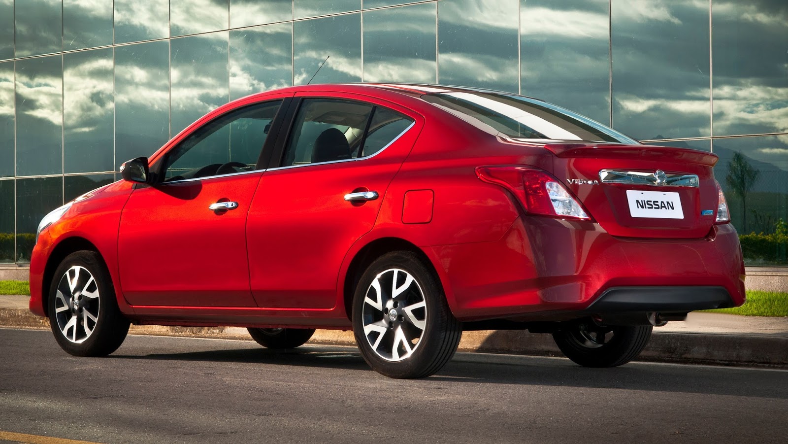 Lanzamiento: Nissan Versa Exclusive : Autoblog Uruguay | Autoblog.com.uy