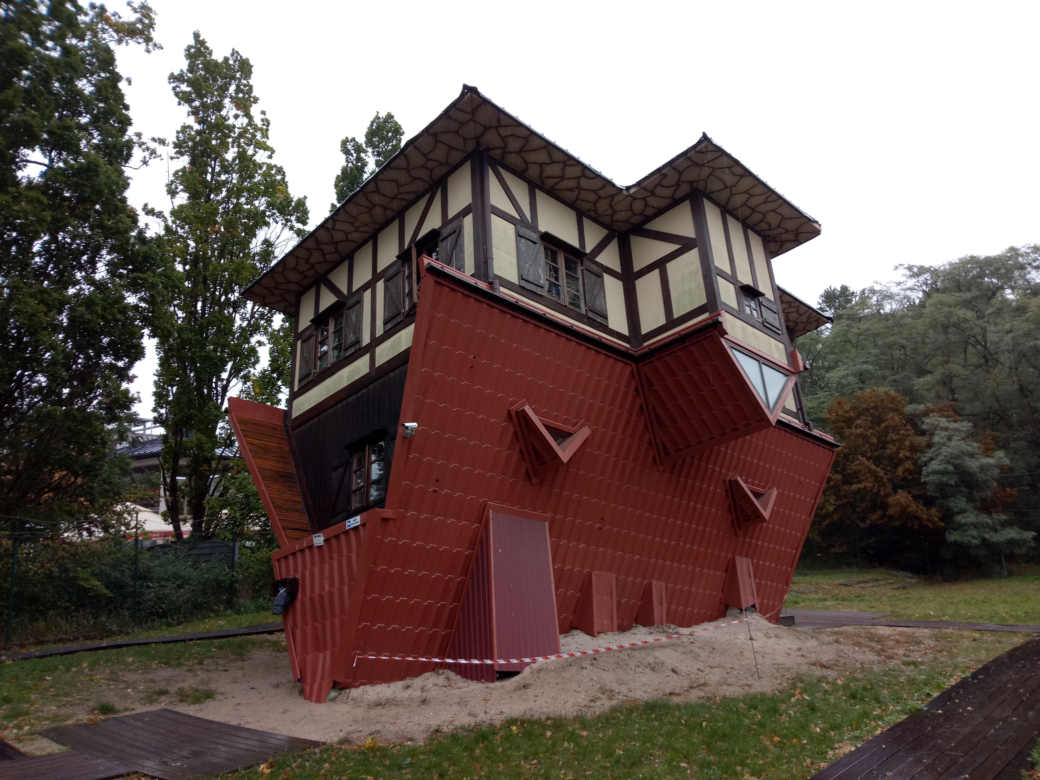 Die Anmerkung: Sturmschäden: evacuation bomb