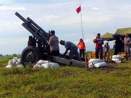 MILITER STORY: PT Pindad Uji Coba Munisi 105 MM Howitzer