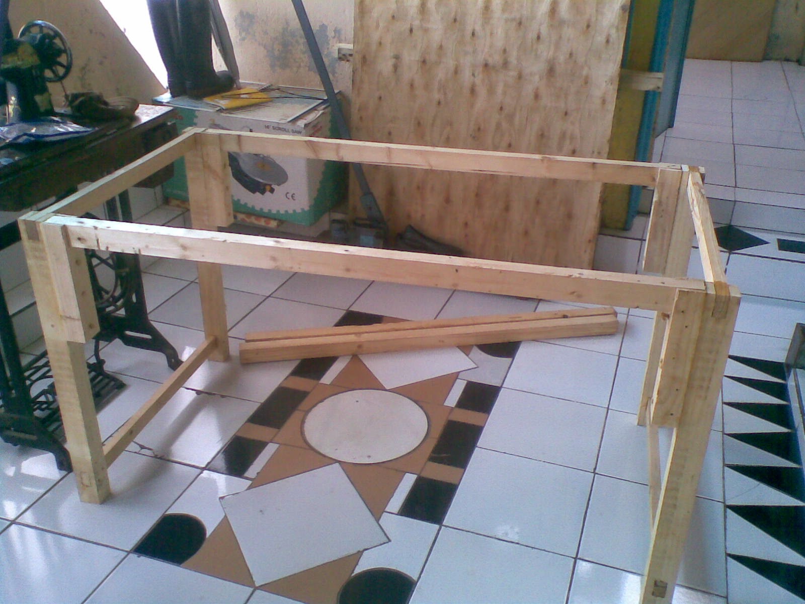 MEMBUAT SPEARGUN: CARA MEMBUAT MEJA MESIN POTONG KAYU