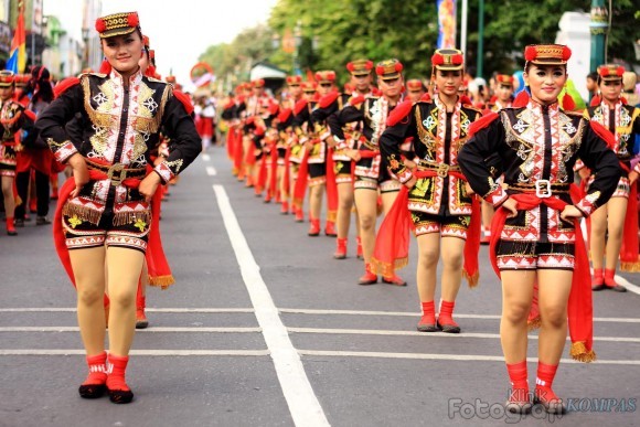 Nusantaraku: Tarian Tradisional Dolalak, Terispirasi dari Pesta Para ...