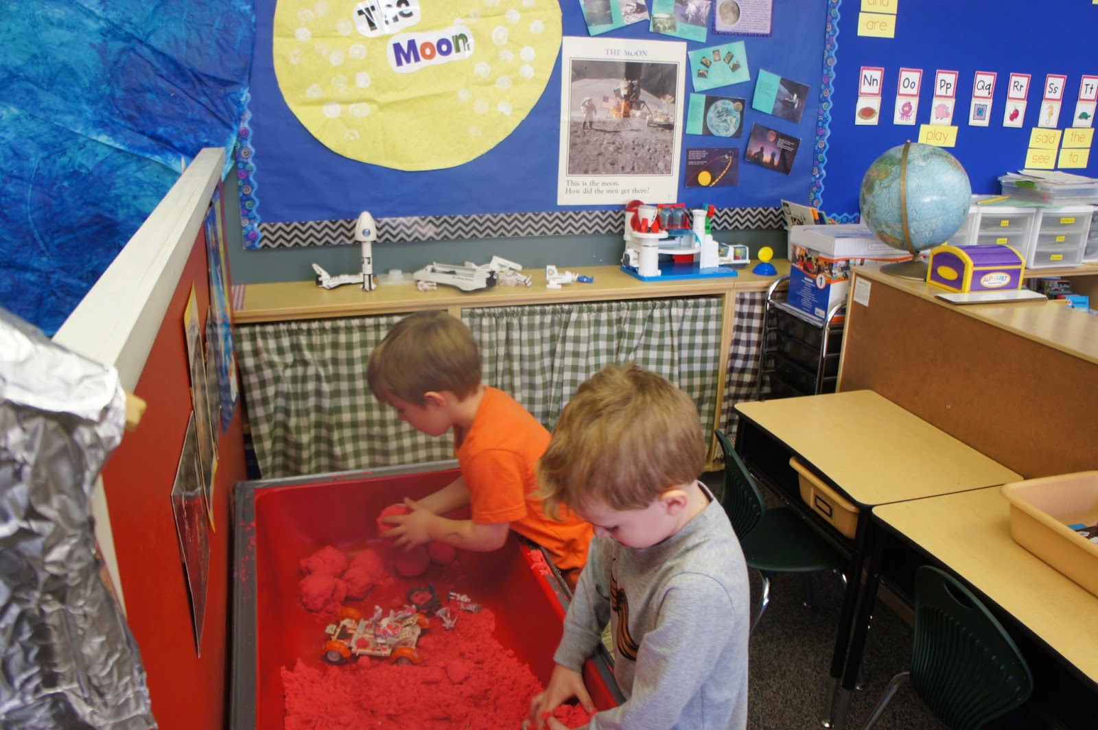 Kindergarten Kiosk: Space Thematic Unit