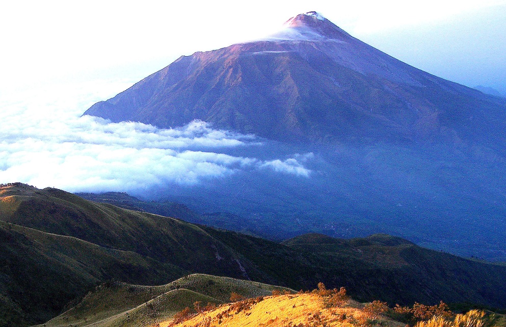 Gunung Lawu memiliki tiga Puncak