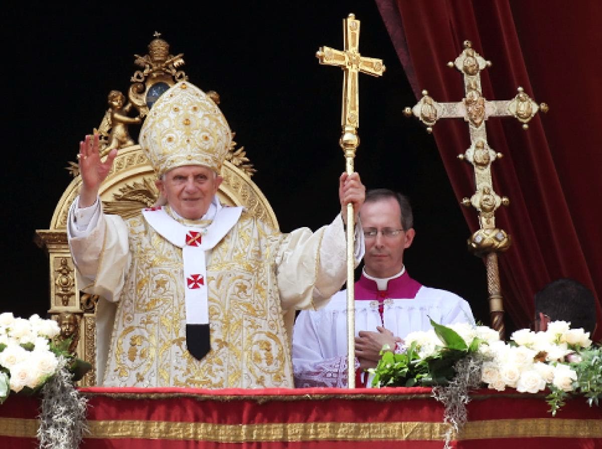 southern orders: CHANGING PAPAL STYLES FOR THE CHRISTMAS URBI ET ORBI ...