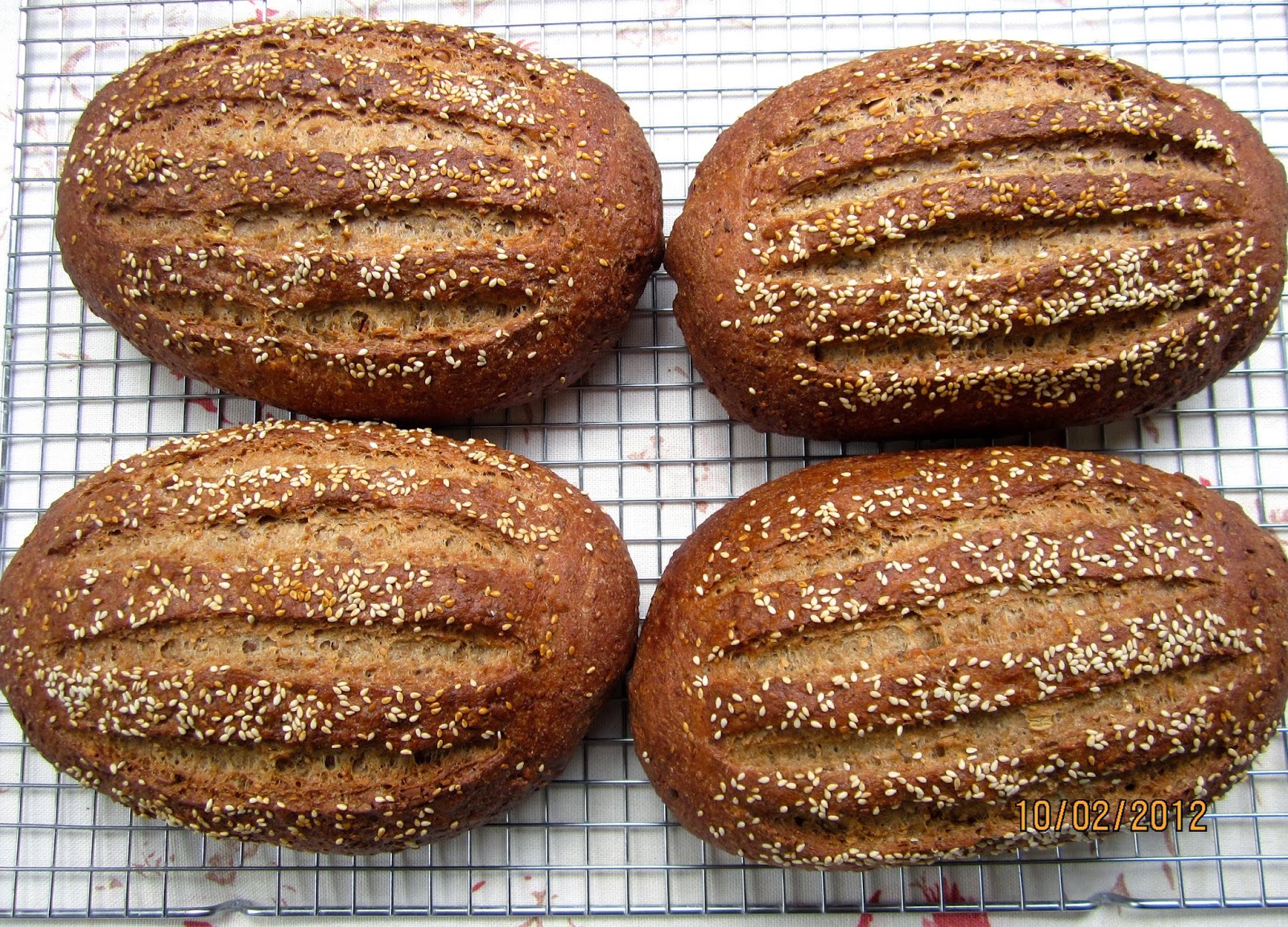 Brot & Bread: SAATKORN - MANY SEED BREAD WITH YEAST