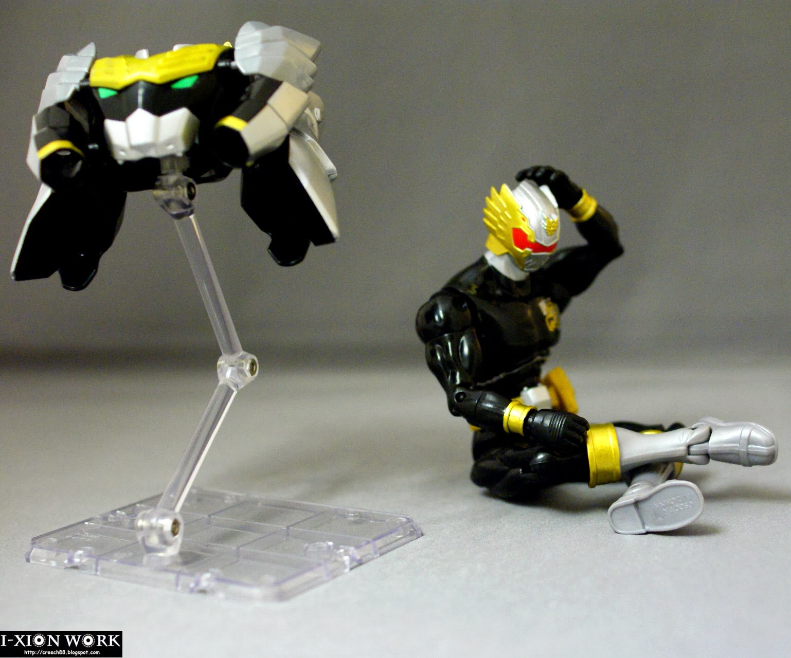 一眼看穿: Power Rangers Megaforce - Armored Ultra Mode Robo Knight