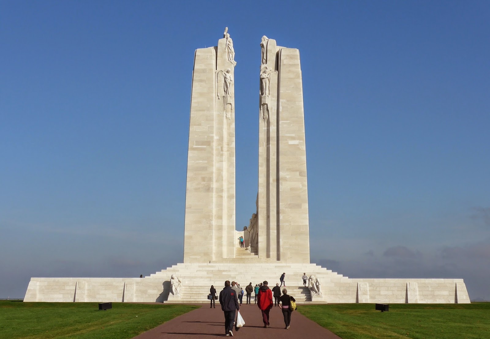 Art-e-facts: encounters with objects in museums: Vimy Ridge: The Memorial