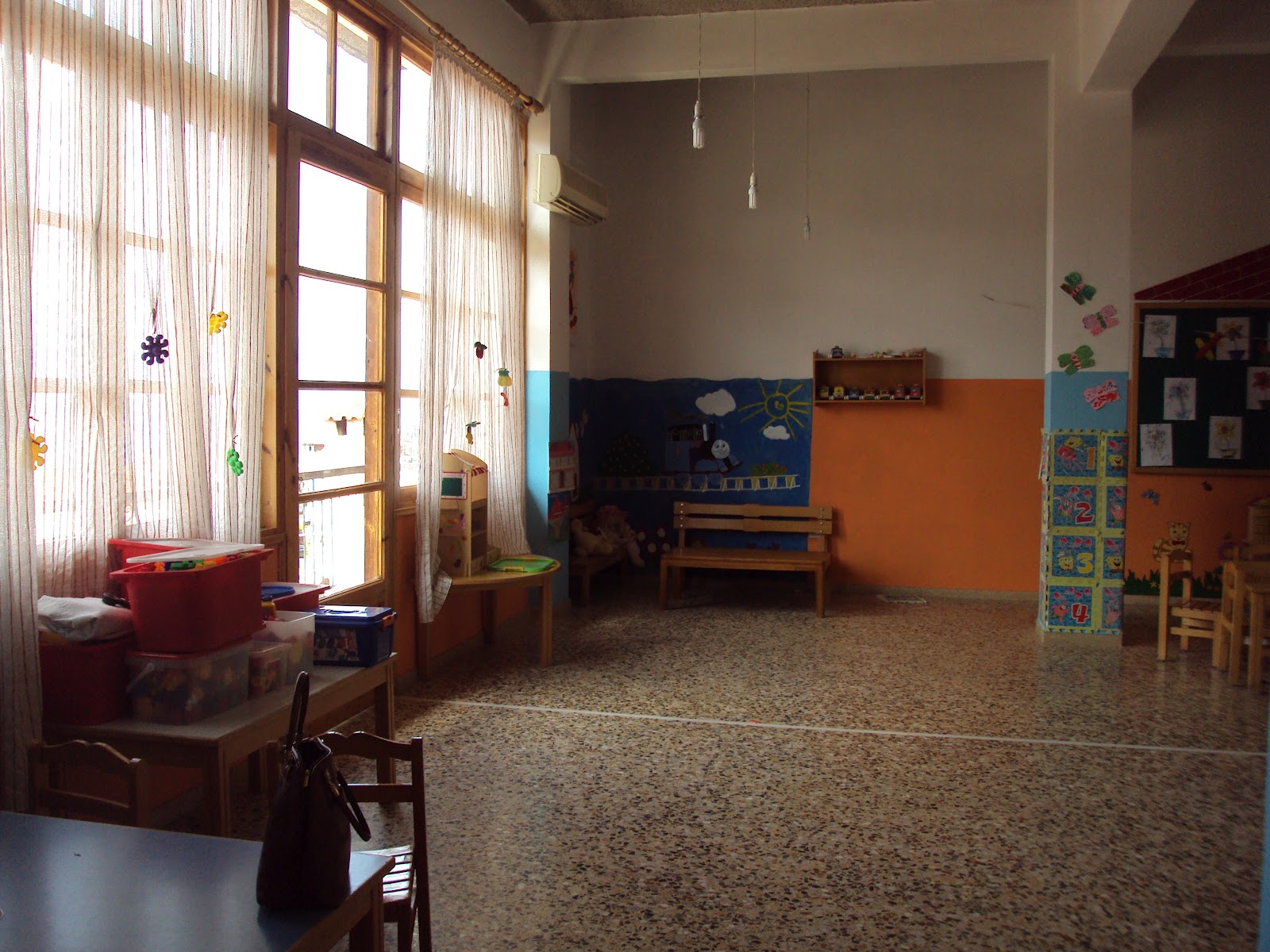 KAPTEPIA: ΔΕΛΦΟΙ: ΑΚΑΤΑΛΛΗΛΟ ΤΟ ΚΤΗΡΙΟ ΤΟΥ ΠΑΙΔΙΚΟΥ ΣΤΑΘΜΟΥ!