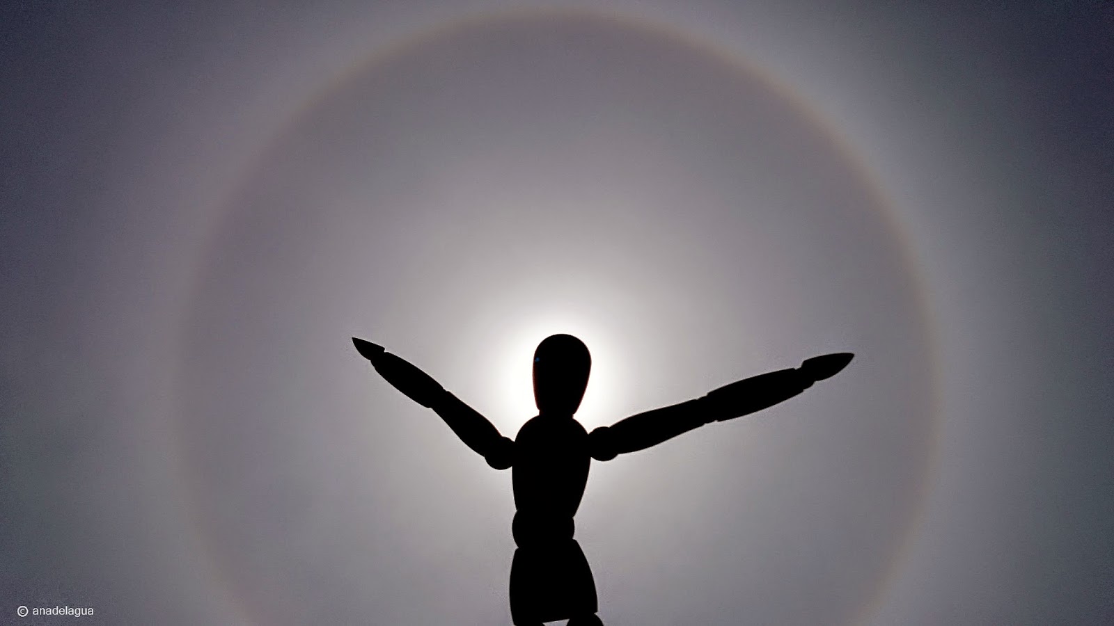 ANADELAGUA: Halo Solar en el cénit, sobre el Valle de Hondón.