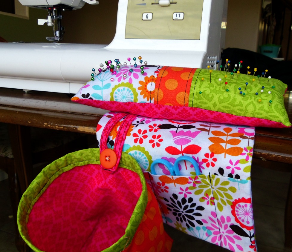 Crafty Girls Workshop...: Copy Cat Pin Cushion