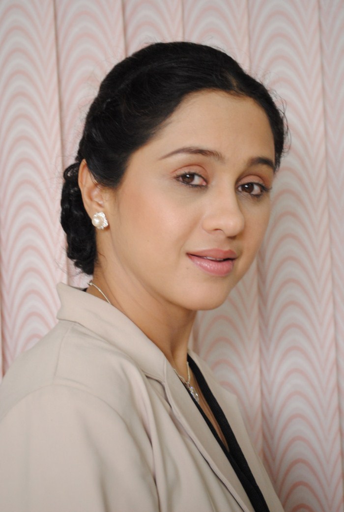 Actress Devayani Latest Gallery ~ Cinindya