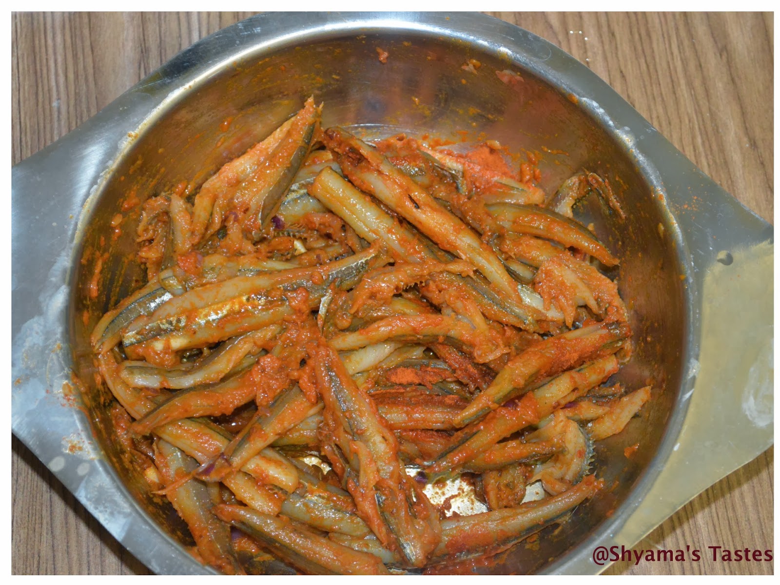 Shyama's Tastes: Anchovy fish fry/Natholi porichathu-Easy Recipe