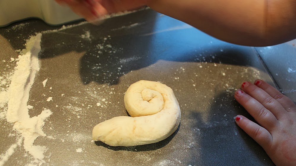 Little people design: Snail bread