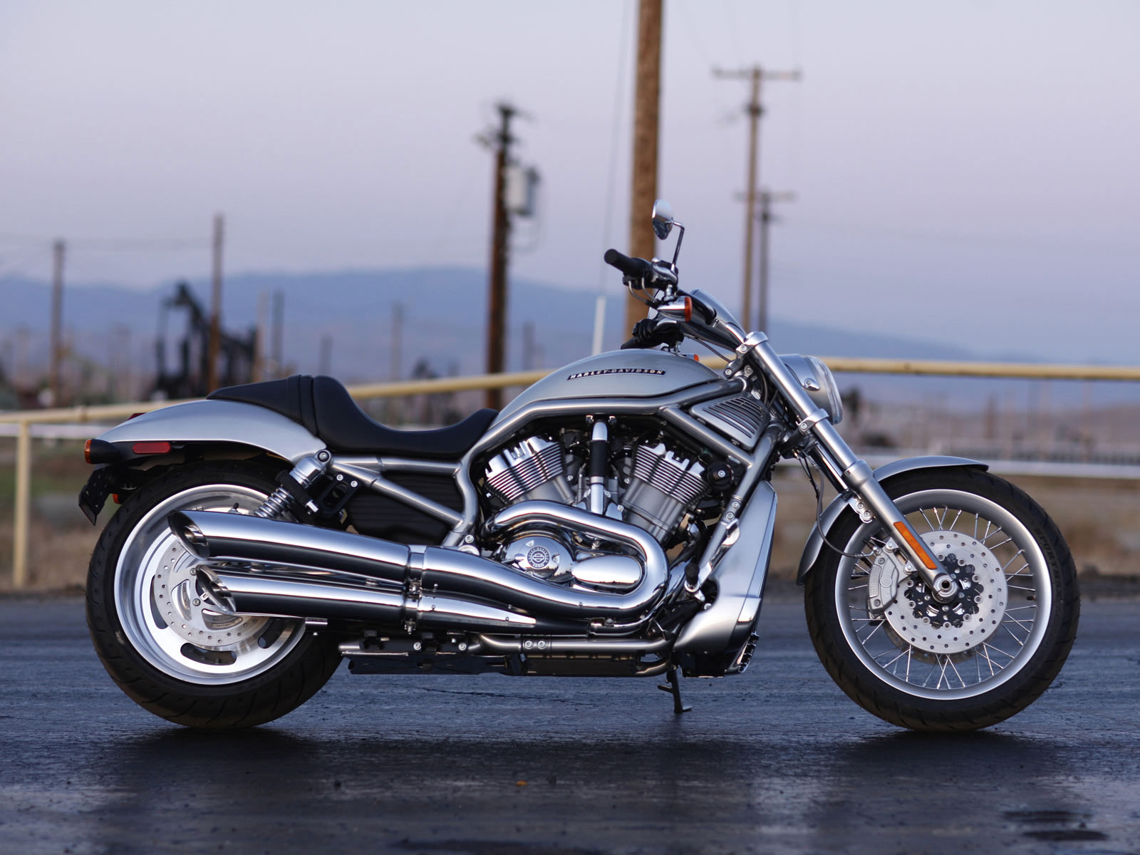 All 'bout Cars: Harley Davidson VRSC series.