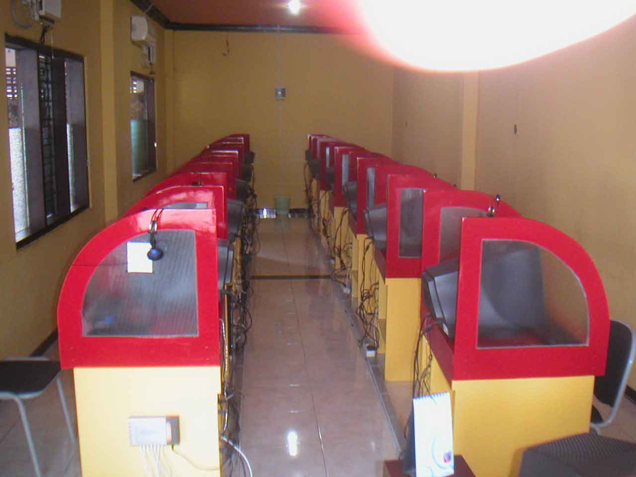 TOKO ONLINE HanTech MADIUN: JASA PEMBUATAN MEJA DAN INTERIOR WARNET DAN ...