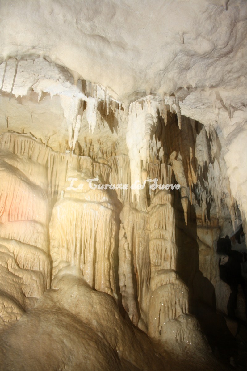 El Blog de La Curuxa del Sueve: CUEVA DE PANDO