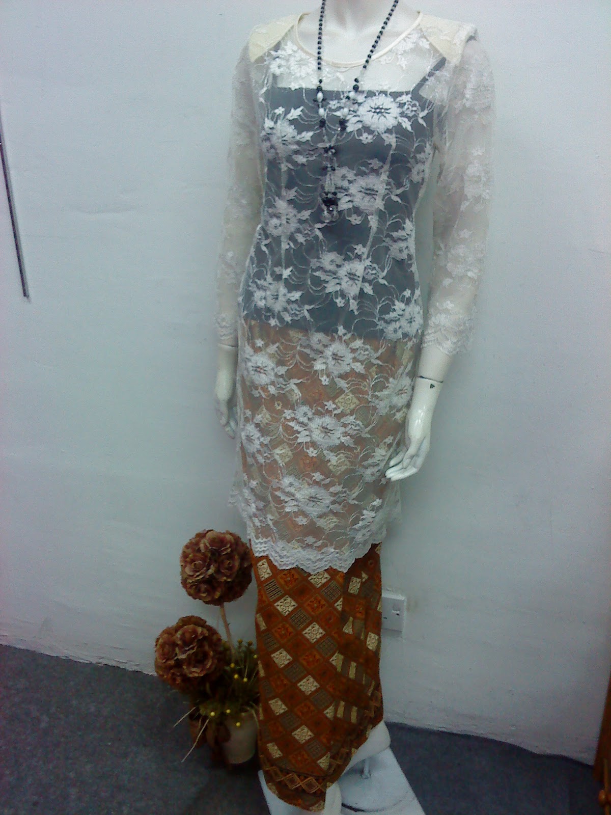 Butik Anggun Pesona: Kurung Moden