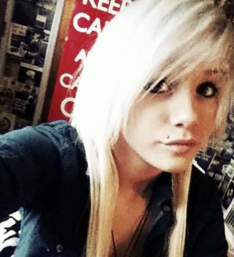 Stylish Zone 30 Lovely Emo Girls Pictures