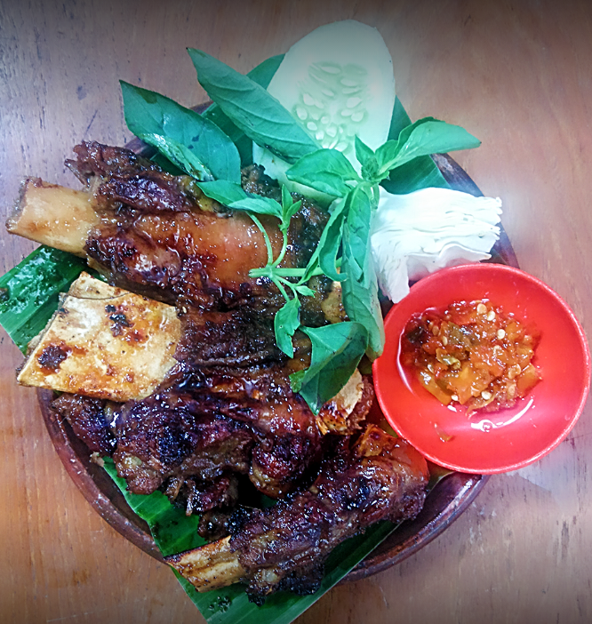 Makan Siang di Pondok Makan Tradisional Maknyus Kendal