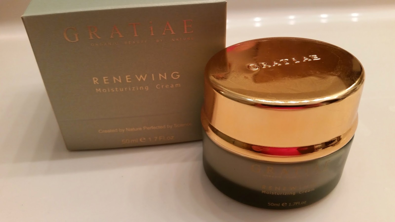 Aims' Obsession: Gratiae Cosmetics Moisturizing Renewal Cream Review