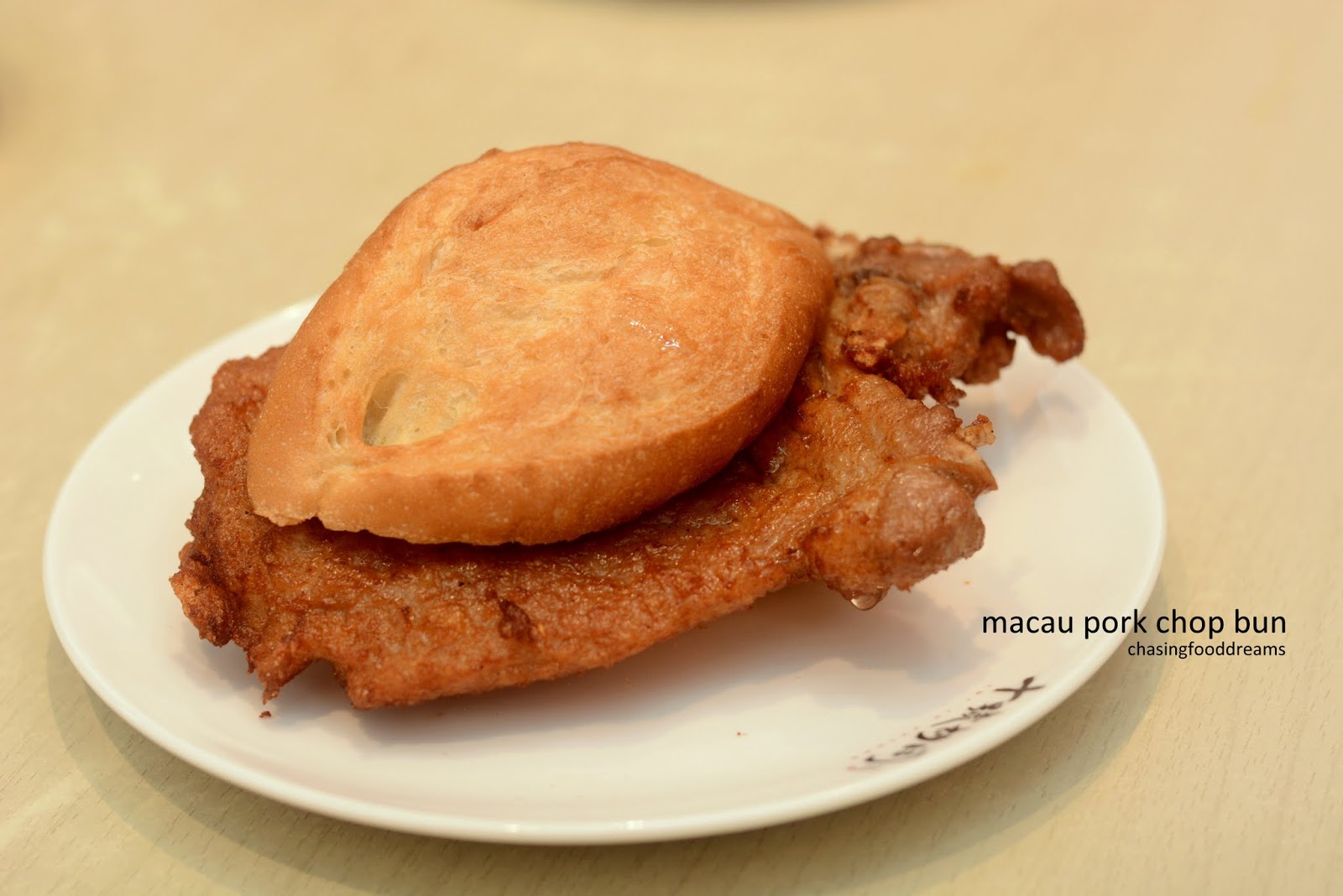 CHASING FOOD DREAMS: Porco Macau Pork Chop Bun @ Lot 10 Hutong