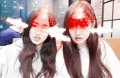 더쿠 오늘자 구구단 하나and미미 V앱 움짤