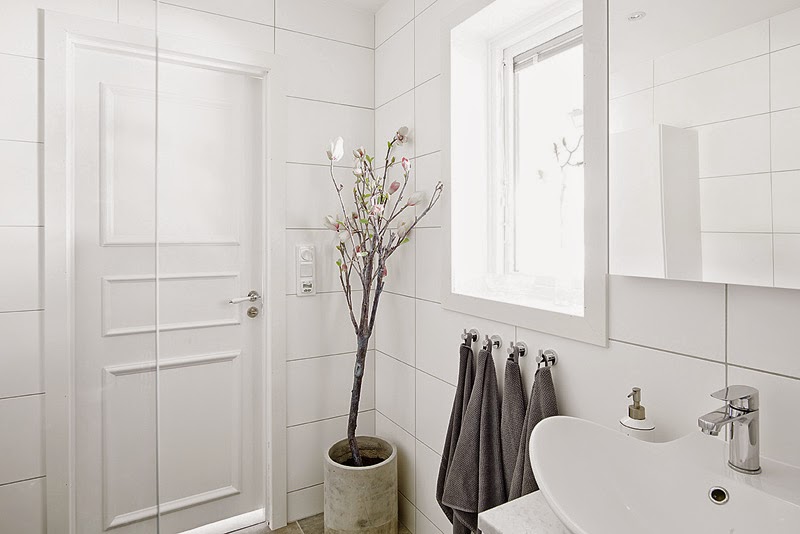 Keltainen talo rannalla: Kolme kotia Ruotsista