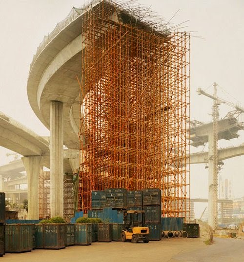 Fresh & Cool Pics: Extreme Scaffolding